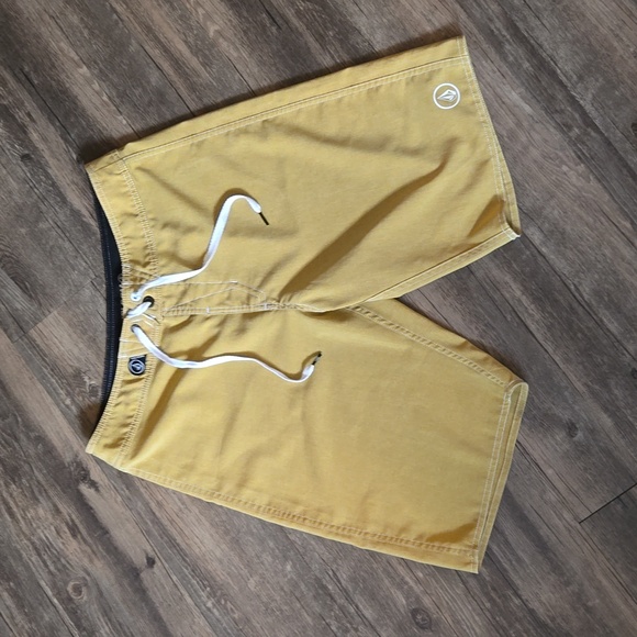 Volcom | Swim | Volcom 4 Way Stretch Sz 3 Board Shorts Velcro Pocket ...